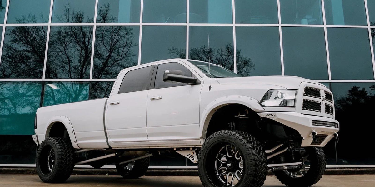 Lift Kit vs Leveling Kit: What’s the Difference?