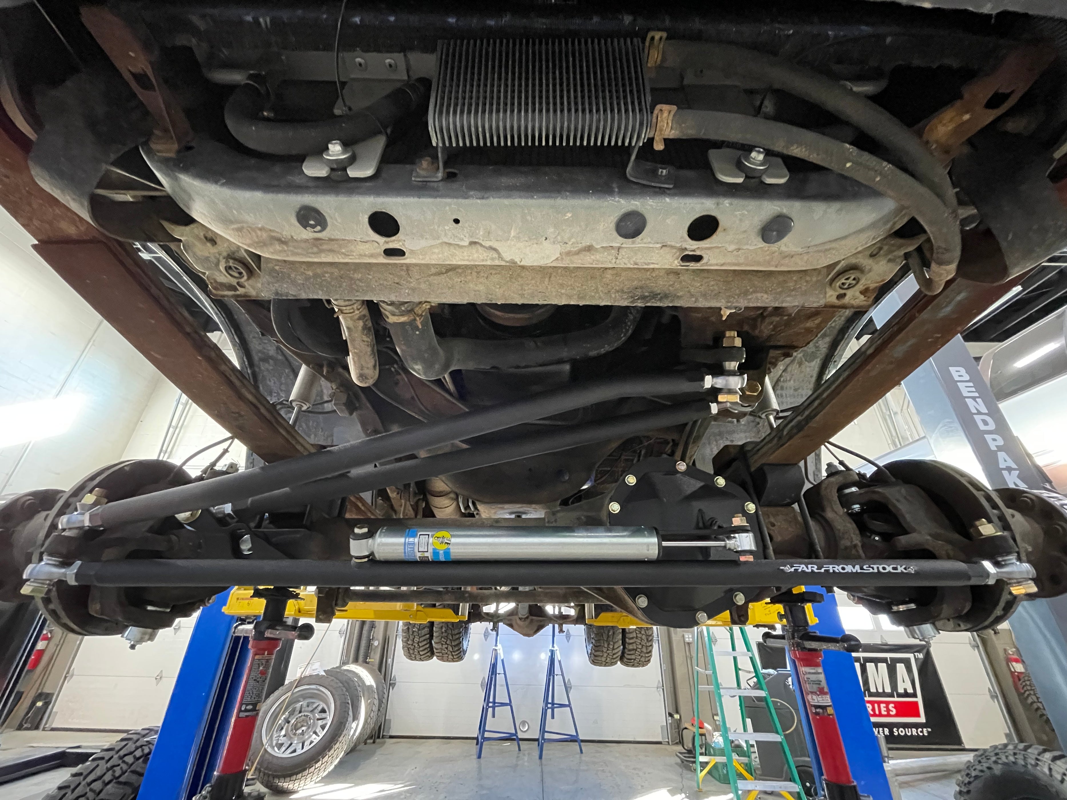 99-04 Ford Super Duty Steering Kit